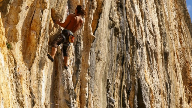 Dominique Parks posted a story update on Slackline/Climbing to South ...